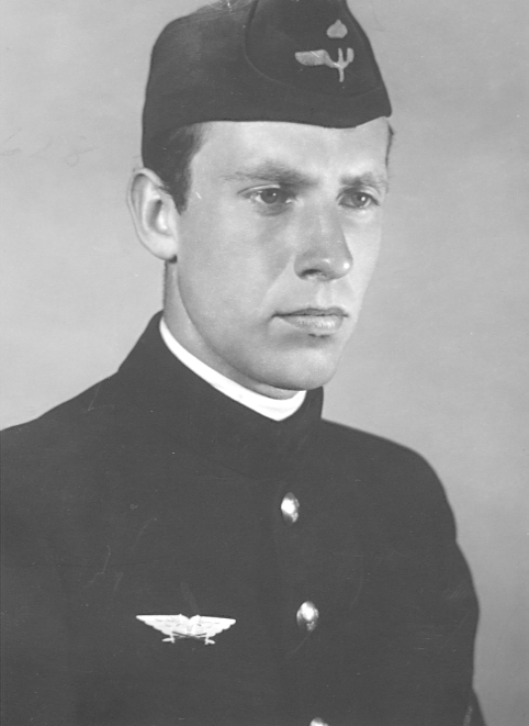 F6 Karlsborg 1944. Officersaspirant Wallin. Albumet är en del av en ...