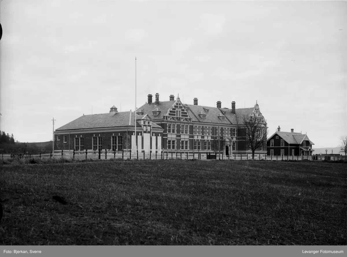Levanger lærerskole, den gamle nåværende Levanger videregående skole ...