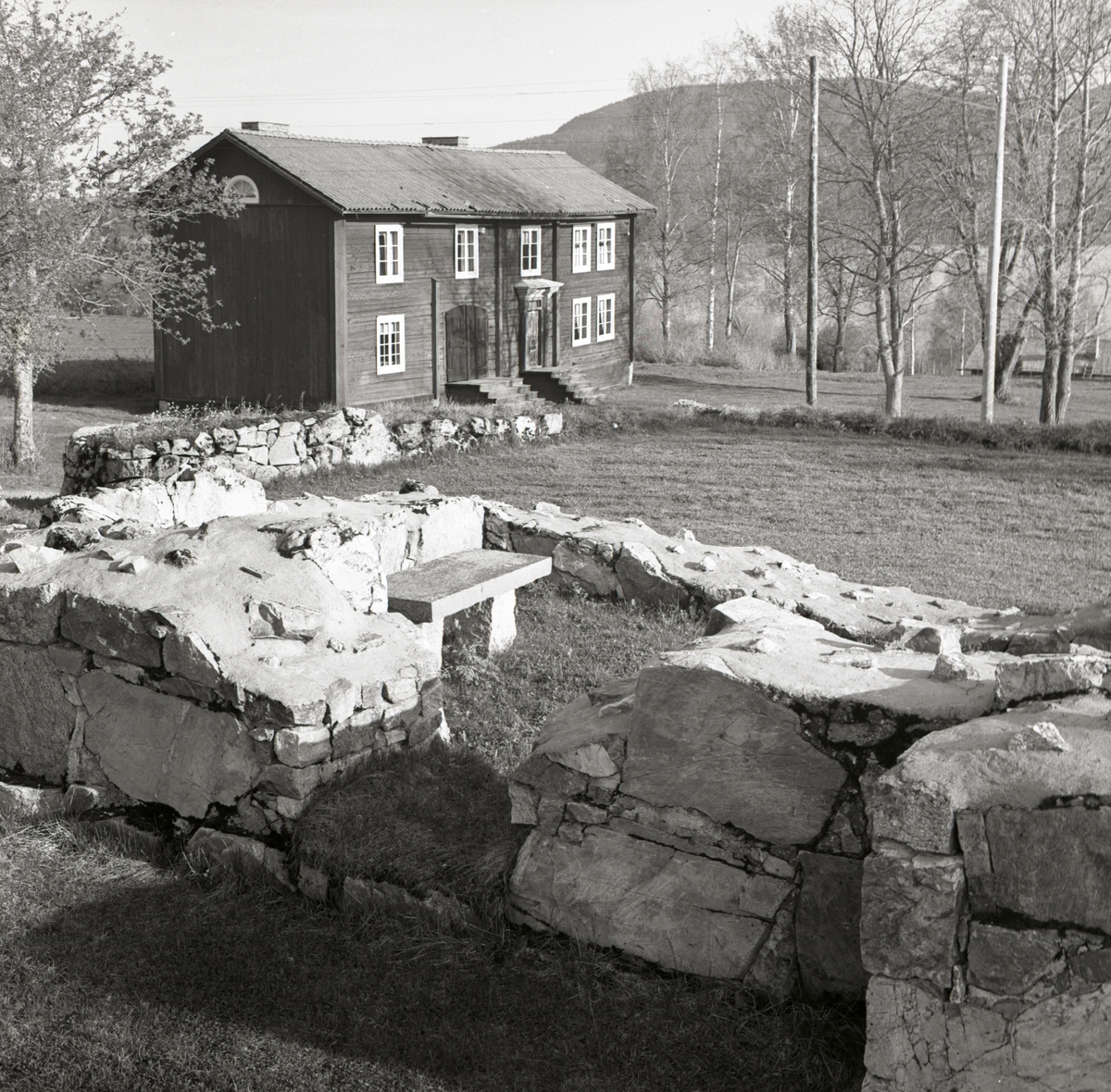 Hembygdsgården och kyrkoruinen, 1967 Hassela. - Hälsinglands Museum ...