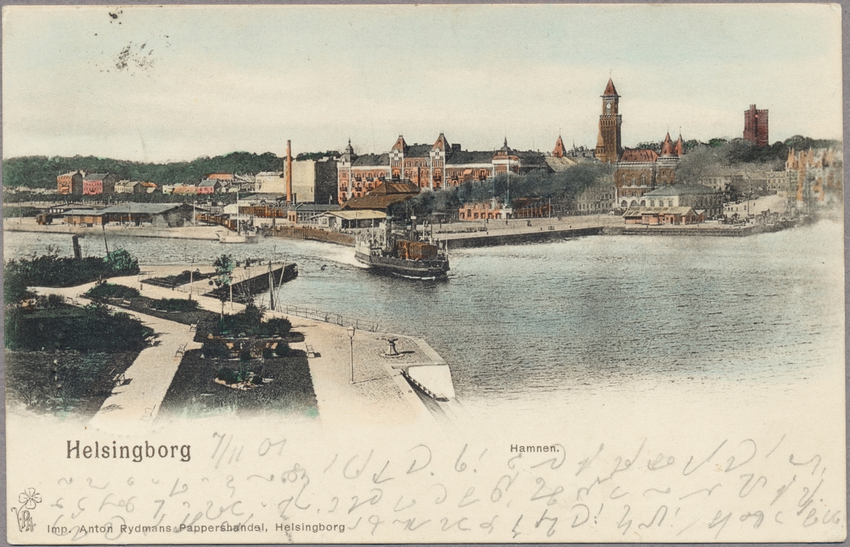 Helsingborg hamn med Helsingborg färjestation i mitten ...