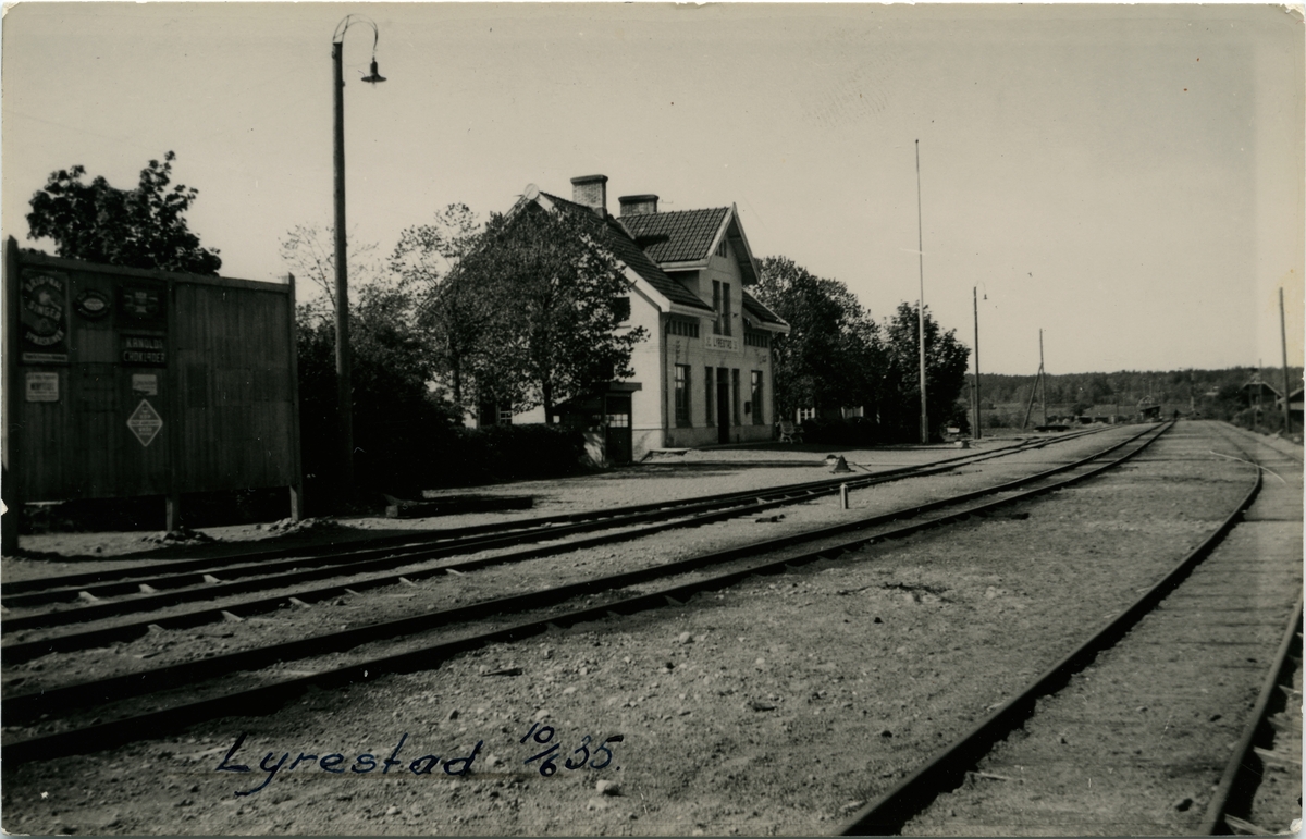 Lyrestad järnvägsstation. - Järnvägsmuseet / DigitaltMuseum