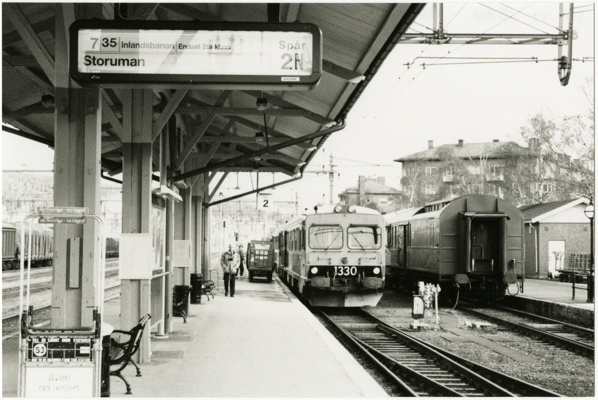 Östersund station. Statens Järnvägar, Motorvagn SJ Y1 1330 ...