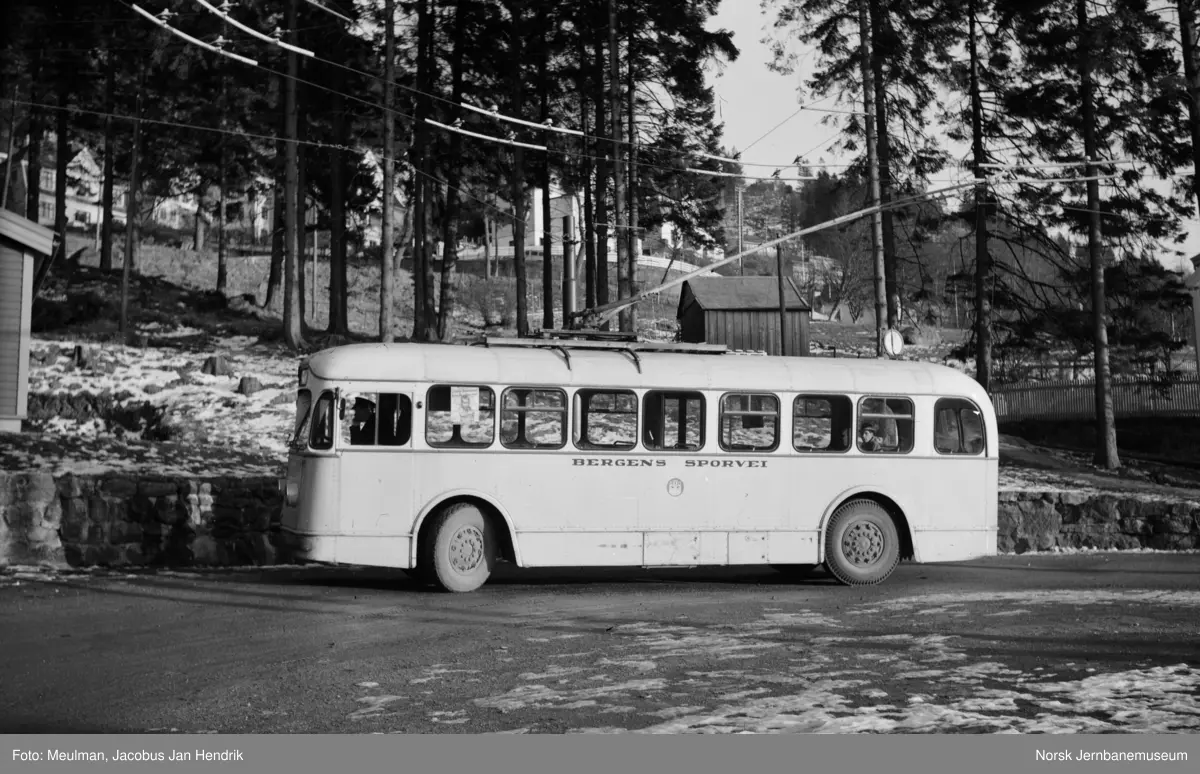 Bergen Sporveier trolleybuss i rute 5 ved endestasjon Mulen - Norsk ...
