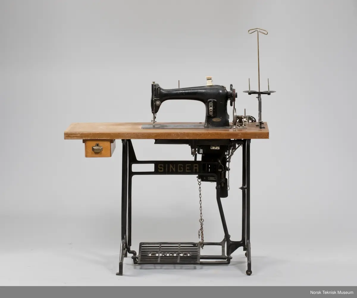 Symaskin - Norsk Teknisk Museum / DigitaltMuseum