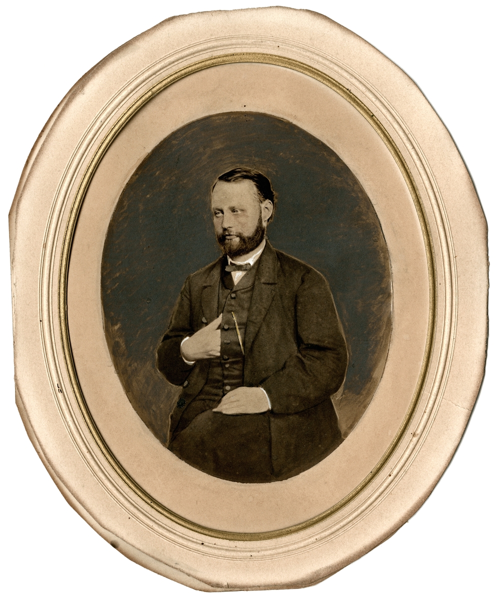 Portrettet forestiller apoteker S.Christian Bachke (1833-1870). Bildet ...