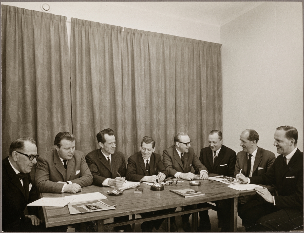 Redaktionskommittén vid Konduktörsposten på 60- och 70-talet. Från ...