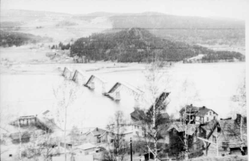 Repro: Vingnesbrua etter sprengningen i 1940. - Maihaugen / DigitaltMuseum