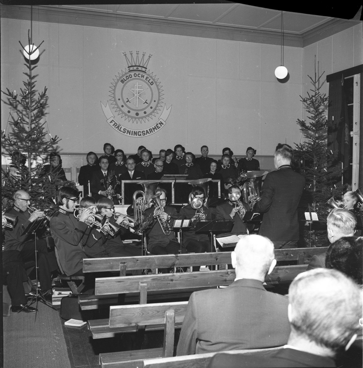 Frälsningarmén fyller 80 år. Huskvarna musikkår under musikmästare ...