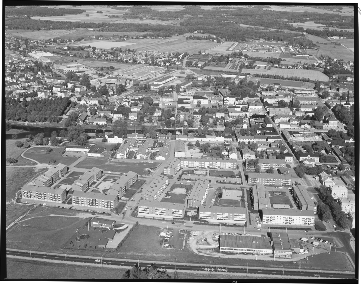 Flygfoto över centrala Arboga. - Västmanlands läns museum / DigitaltMuseum