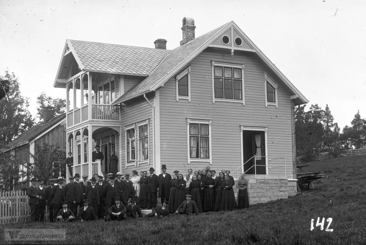 Samkome i kårhuset i Flovik. Det var Berit og Erik Flovik som var ...