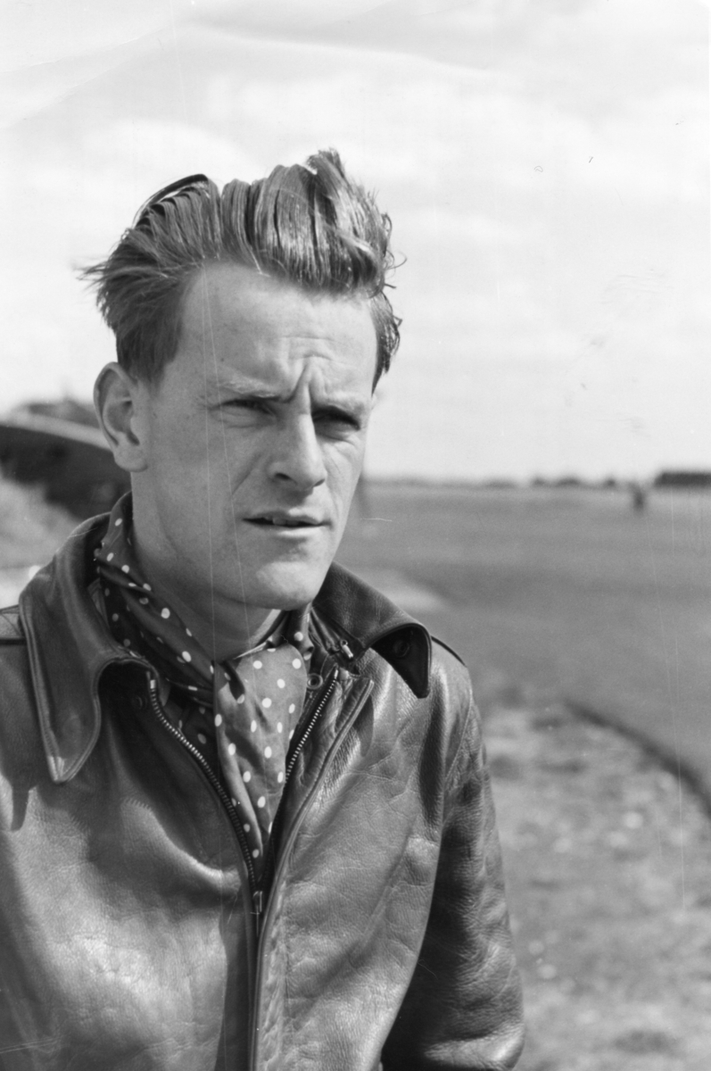 Pilot Carl Jacob Stousland, 331 skv. - Forsvarets museer / DigitaltMuseum