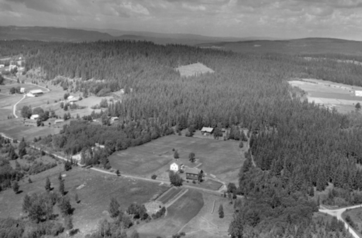 Flyfoto av Rognlien, Trollstua, Furnes, Ringsaker. - Anno Domkirkeodden ...