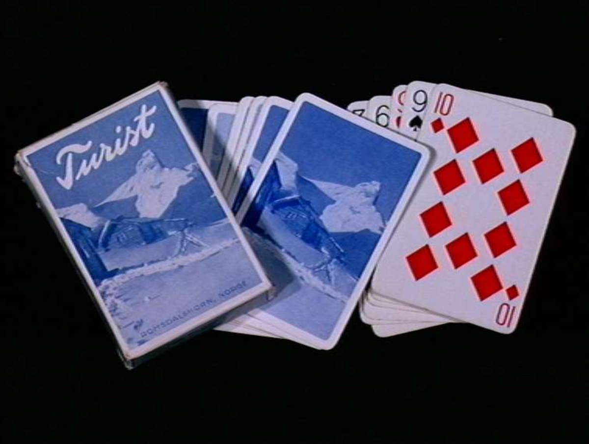 Kortspill, kortstokk og blyant i etui - Norsk Folkemuseum / DigitaltMuseum