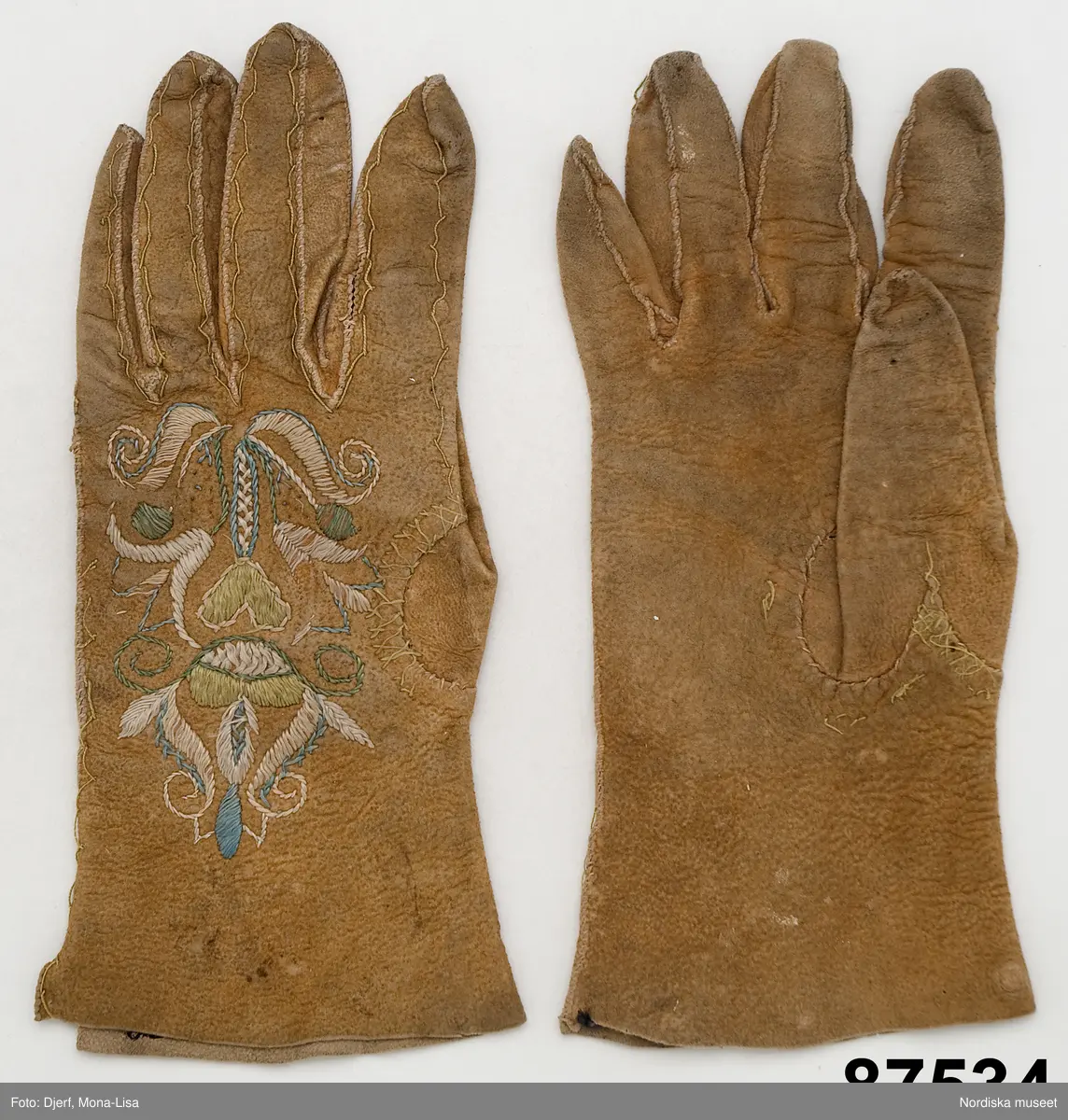 Handskar - Nordiska museet / DigitaltMuseum