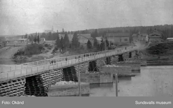 Njurundabommen med gamla bron. - Sundsvalls museum / DigitaltMuseum