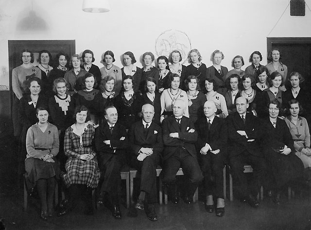 Postexpeditörskursen 1930 - 1932. 1. Birgit Maria Ljunggren 3. Irma ...