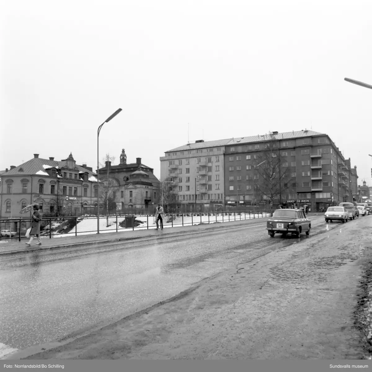 Kvarteret Penningen med gamla badhuset och museet ur olika vinklar och ...
