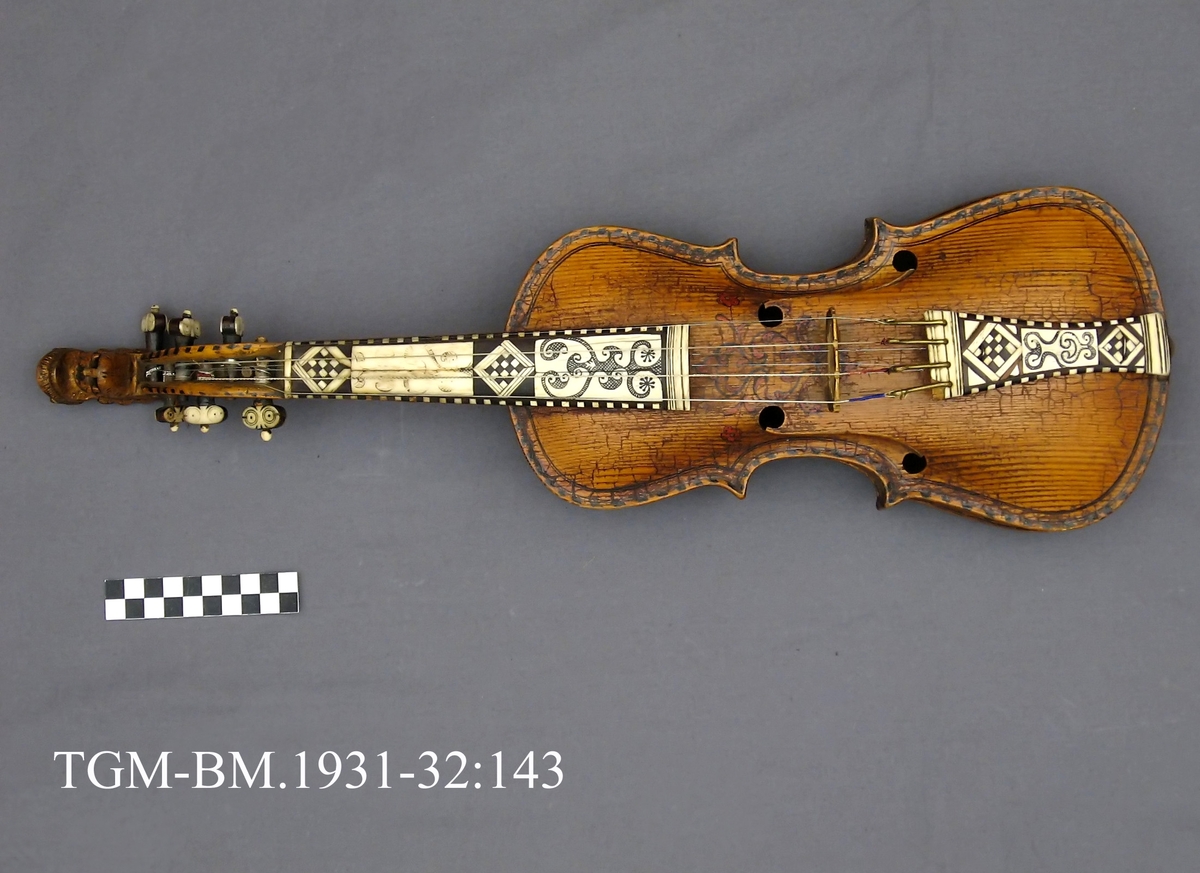 Hardingfele - Telemark Museum / DigitaltMuseum