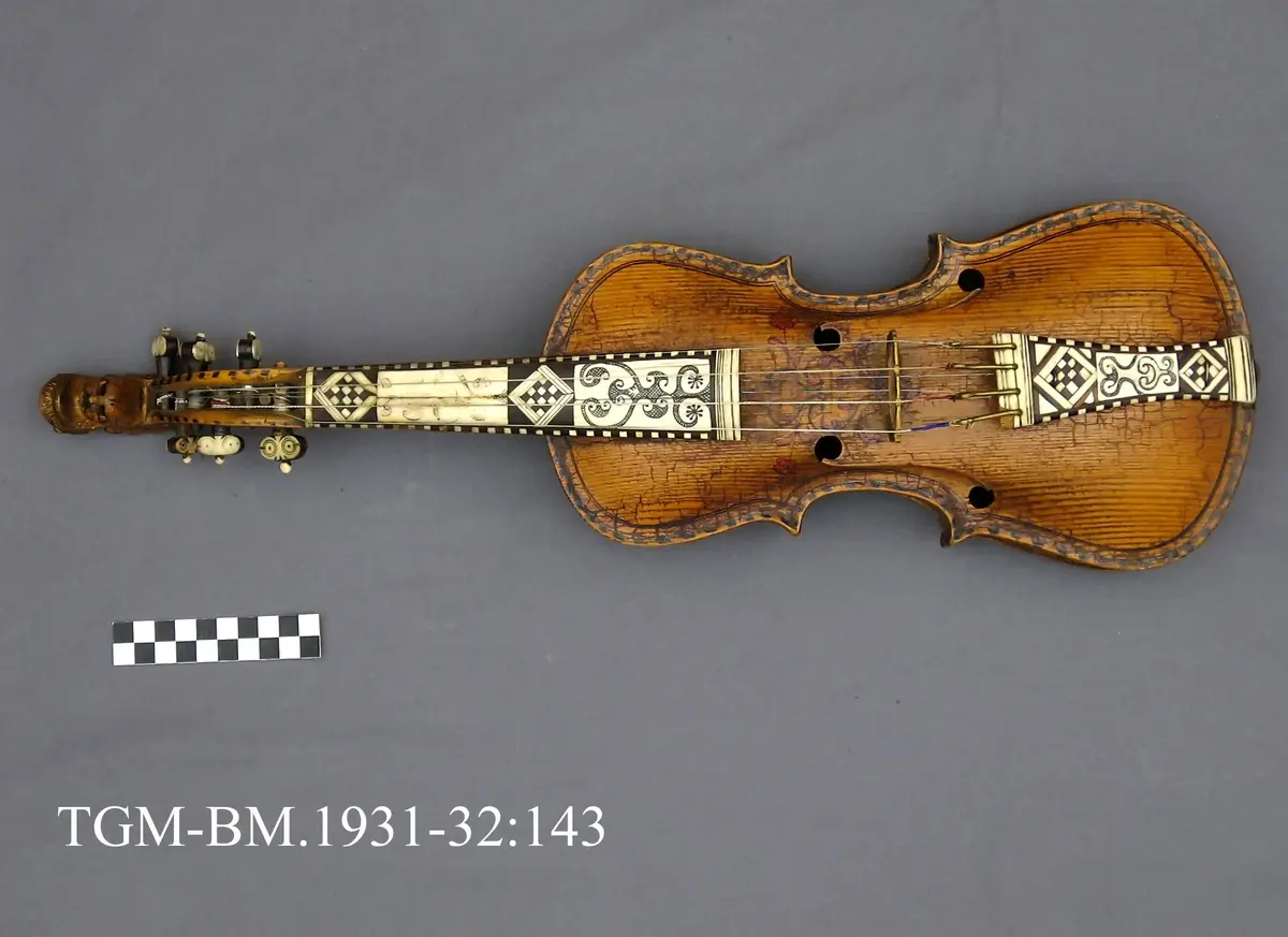 Hardingfele - Telemark Museum / DigitaltMuseum