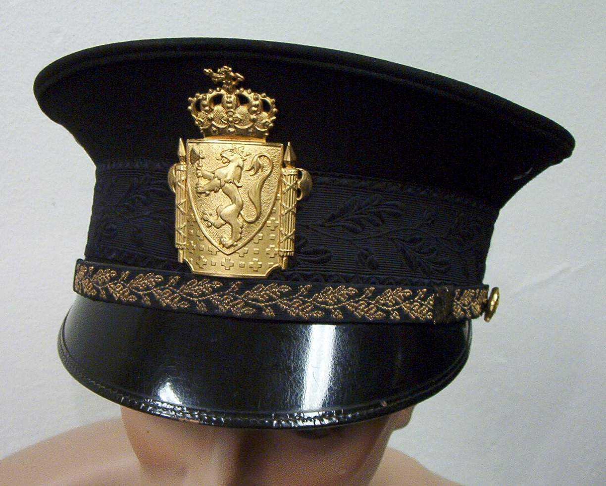 Politiuniformer fra Norsk rettsmuseum - DigitaltMuseum