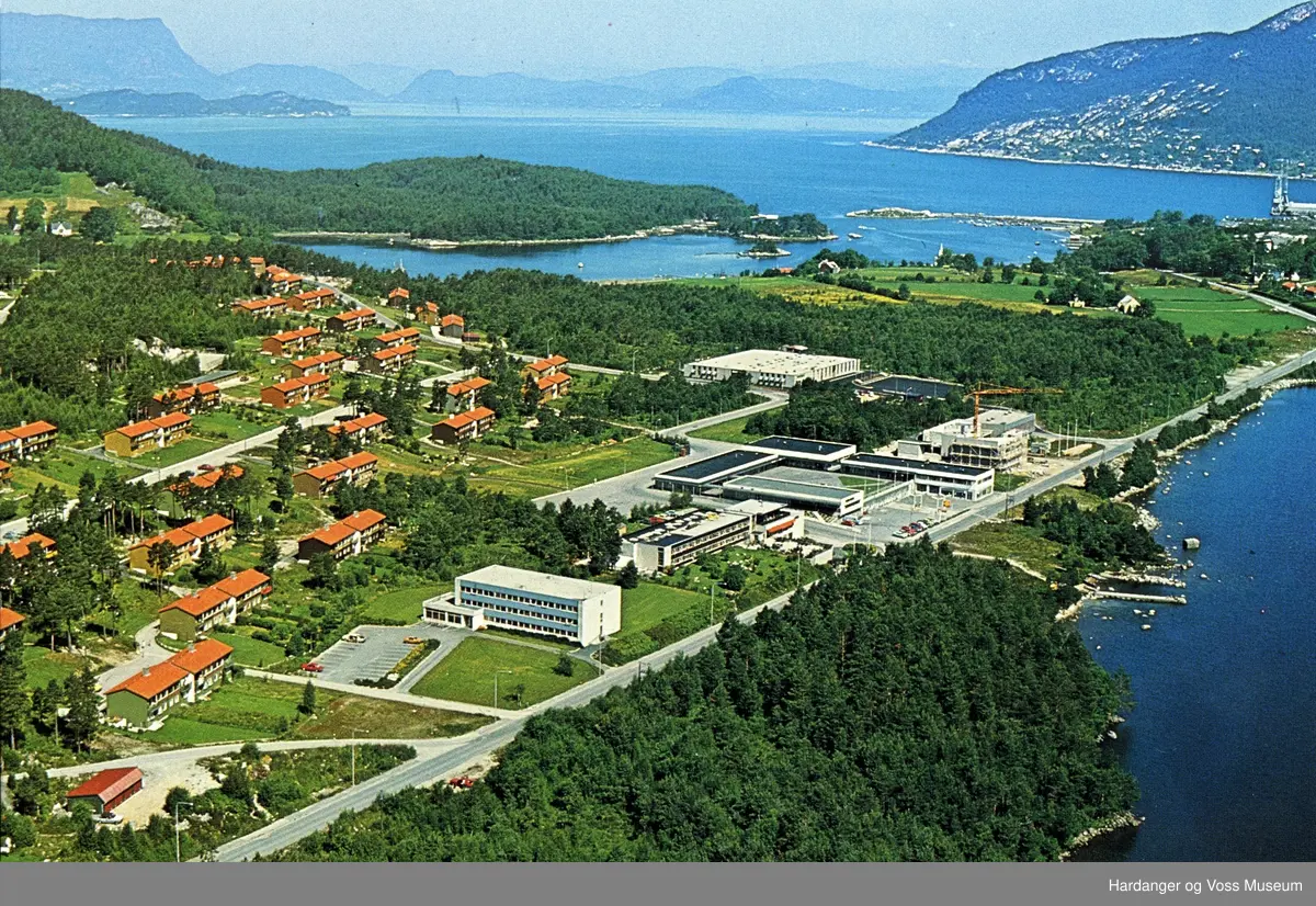 Husnes, oversiktsbilete - Hardanger og Voss Museum / DigitaltMuseum