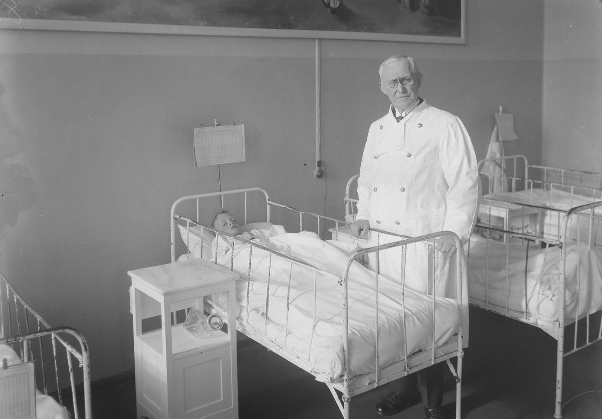 Overlege Alexander Martinus Holst på en siste sykevisitt før sin ...